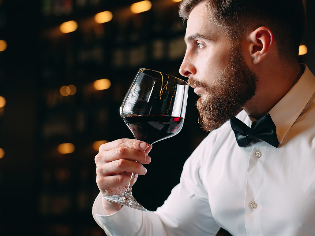 What's the difference between an oenologist and a sommelier? - INSEEC